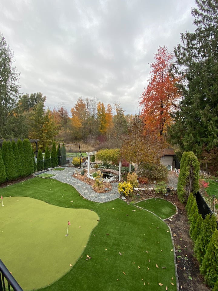 West Abbotsford Sunny Backyard Retreat - Abbotsford