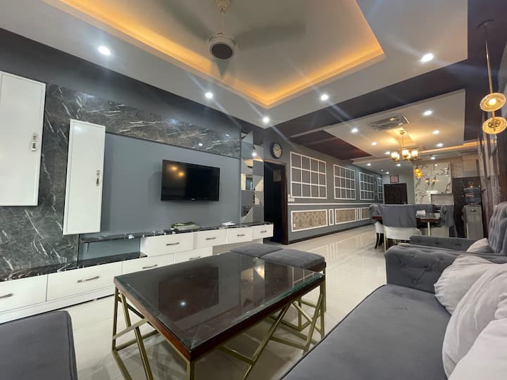 Chic & Cozy Downtown Retreat - カラチ