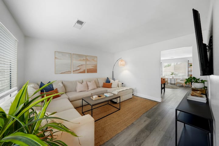 Luxe & Spacious Retreat - Steps To Beach Game Room - Encinitas, CA