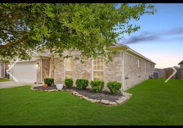 Beautiful 4 Bedroom House. 3 Queen And 1 King Bed. - Richmond, TX