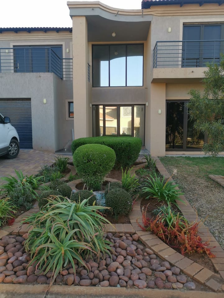 Addy's Luxury Home - Centurion