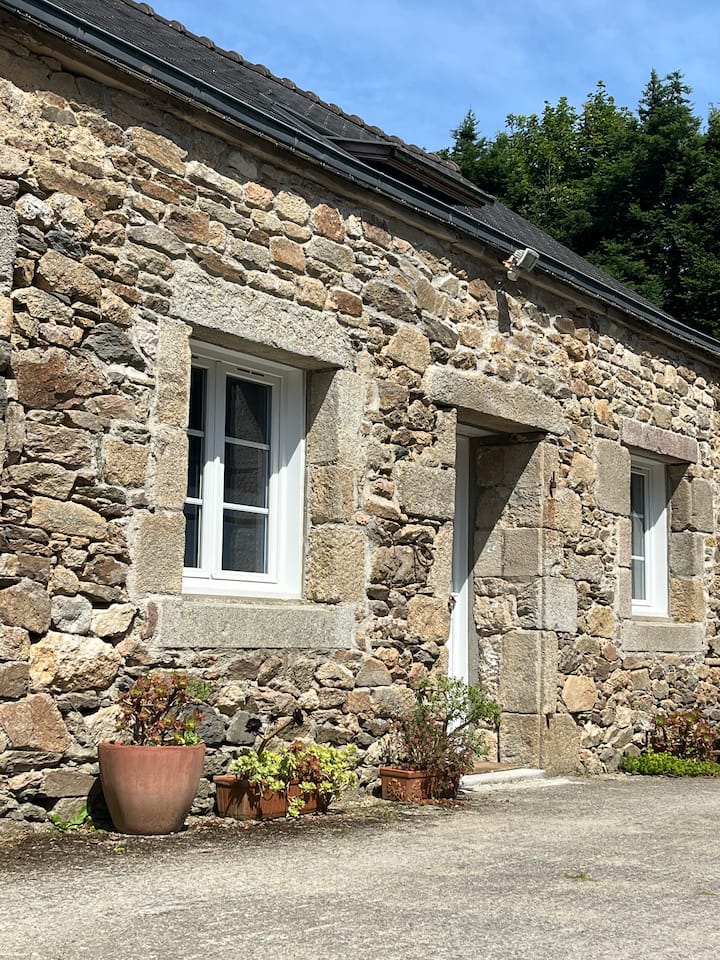 Gîte Dans Une Longère En Pierre - Lannilis