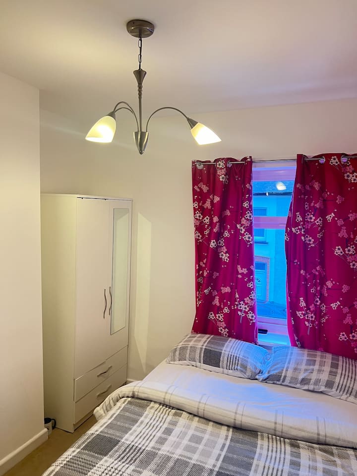 Tidy Beautiful Room In Newport - Newport