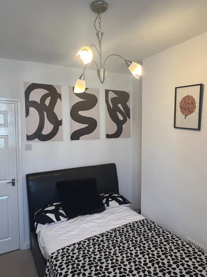 Tidy Beautiful Room In Newport - Newport