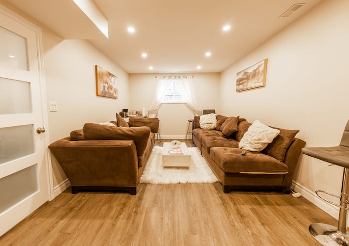 Cozy Two Bedroom With Workspace Plus Tv - Windsor
