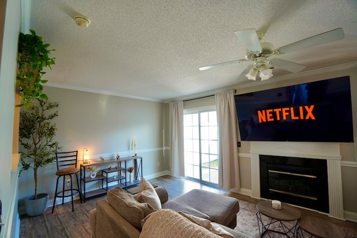 Near Ecu Shop & Dine • 80″ Tv • 3br Pet Friendly - Greenville, NC