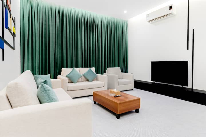 Luxurious & Peaceful ( دخول ذاتي ) F5 - Riyadh