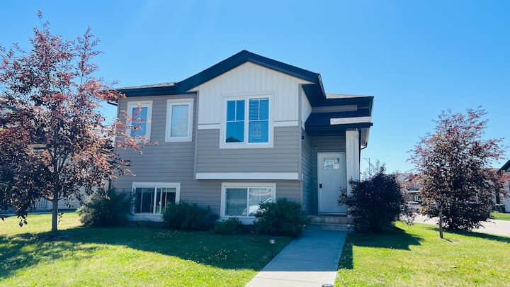 Sylvan Lake Retreat | 7-minutes Walk To Lake - Sylvan Lake, AB