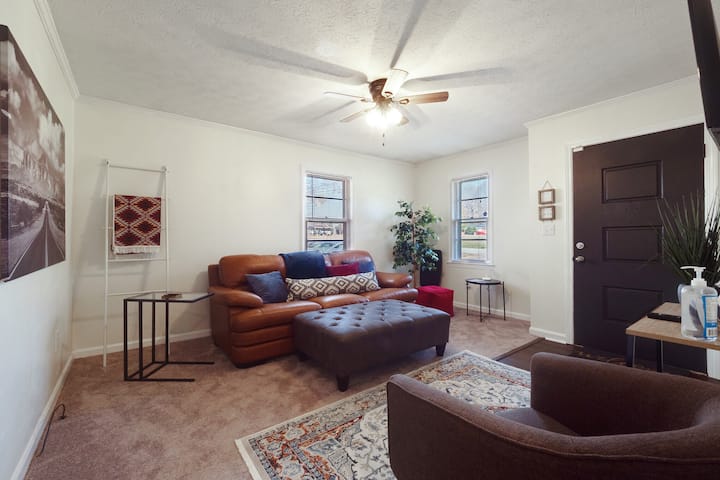 Unit B: 2-bd Flat 10 Minutes From Dt Greenville - Saluda Lake, SC