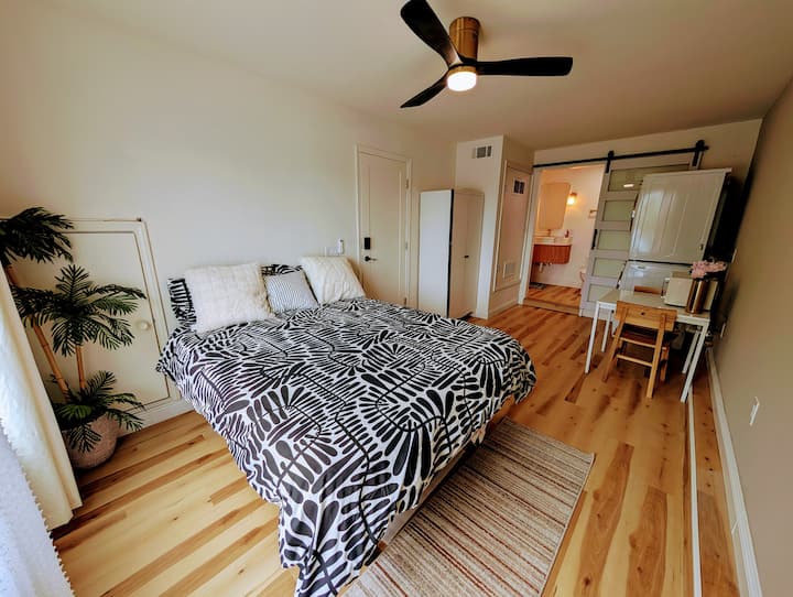 New Bedroom With Attached Private Bathroom - San Diego, CA