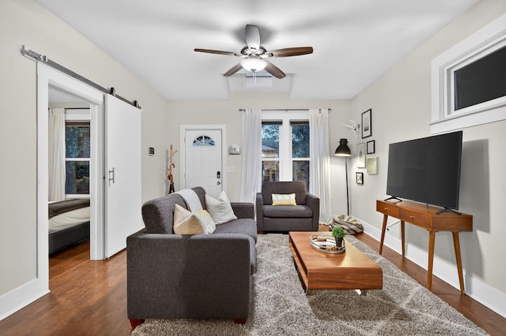 Boulevard Park Bungalow: Walk To Dining &Nightlife - Sacramento, CA