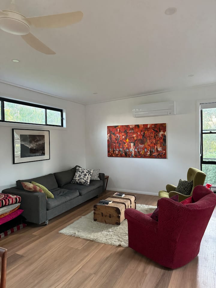 Room In Ocean Treetops Retreat - Berry