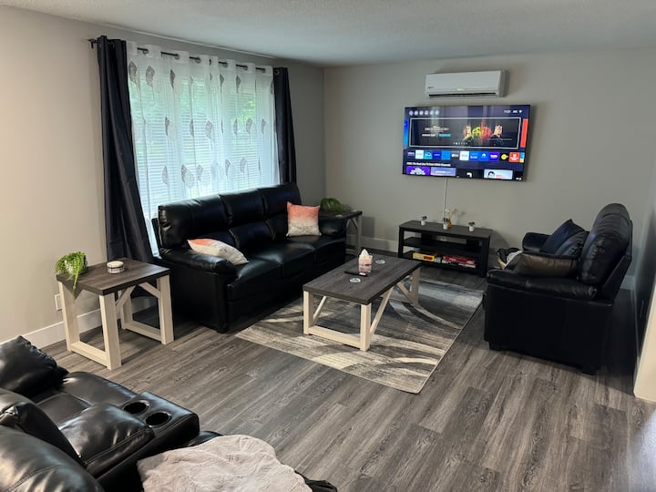 Hot Tub & Pool  |  Pet Friendly
No Cleaning Fee - Fredericton