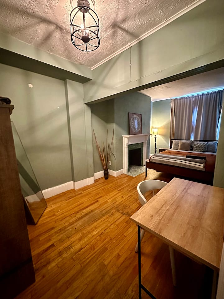Lovely Room  5 Min Walk To Green Lin/red Line [B] - Boston, MA