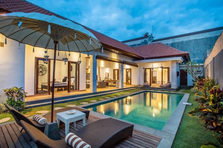David Villa 3 Br In Canggu Nearby Finns Beach Club - Canggu