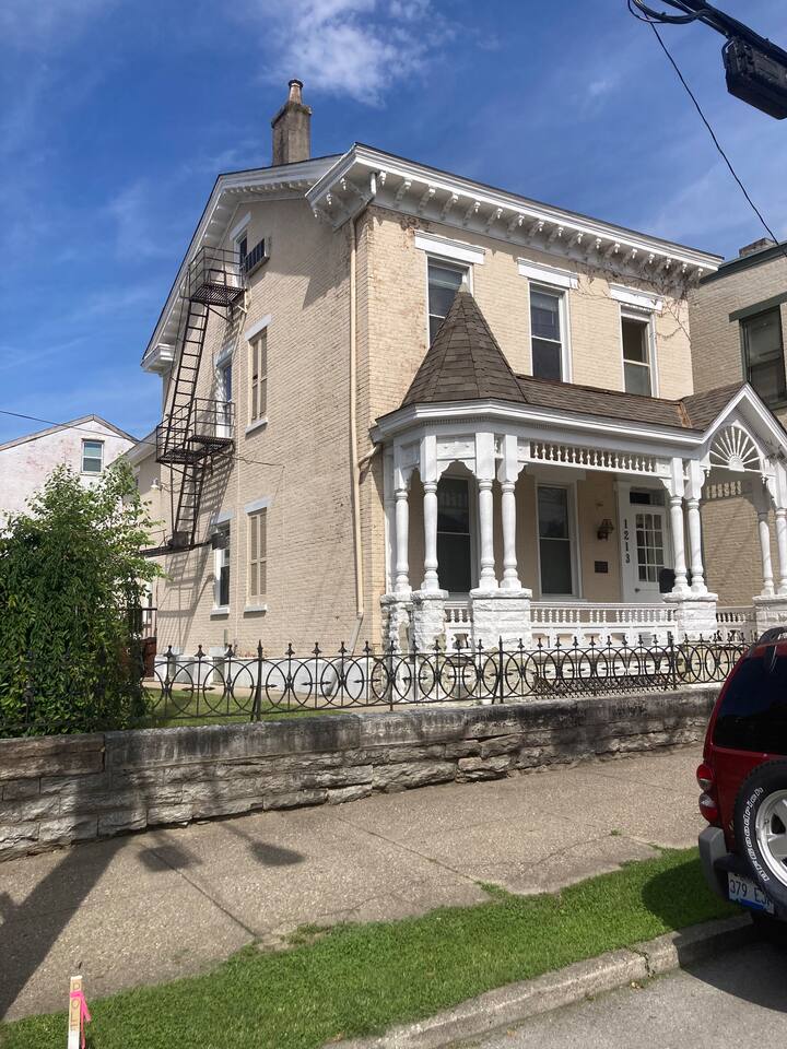 Comfortable Victorian House For Family & Friends - Cincinnati, OH
