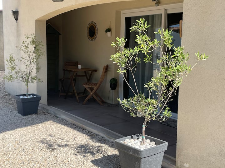 Charmant Bas De Villa - Lambesc