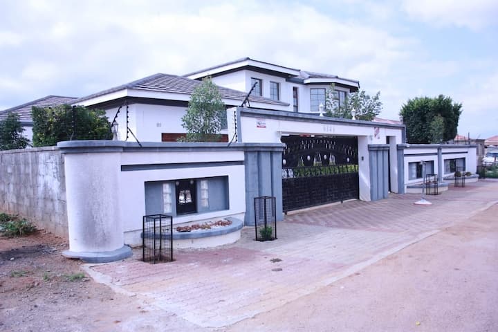 Apelles Palace Guest House - Gaborone