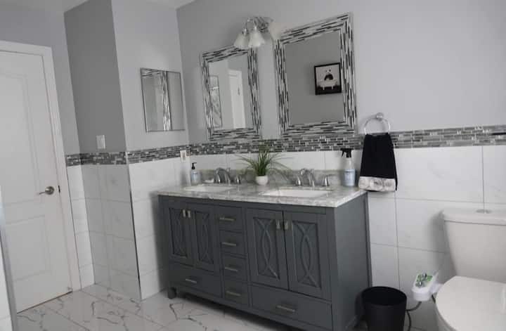 Private Room In Guesthouse - Brampton