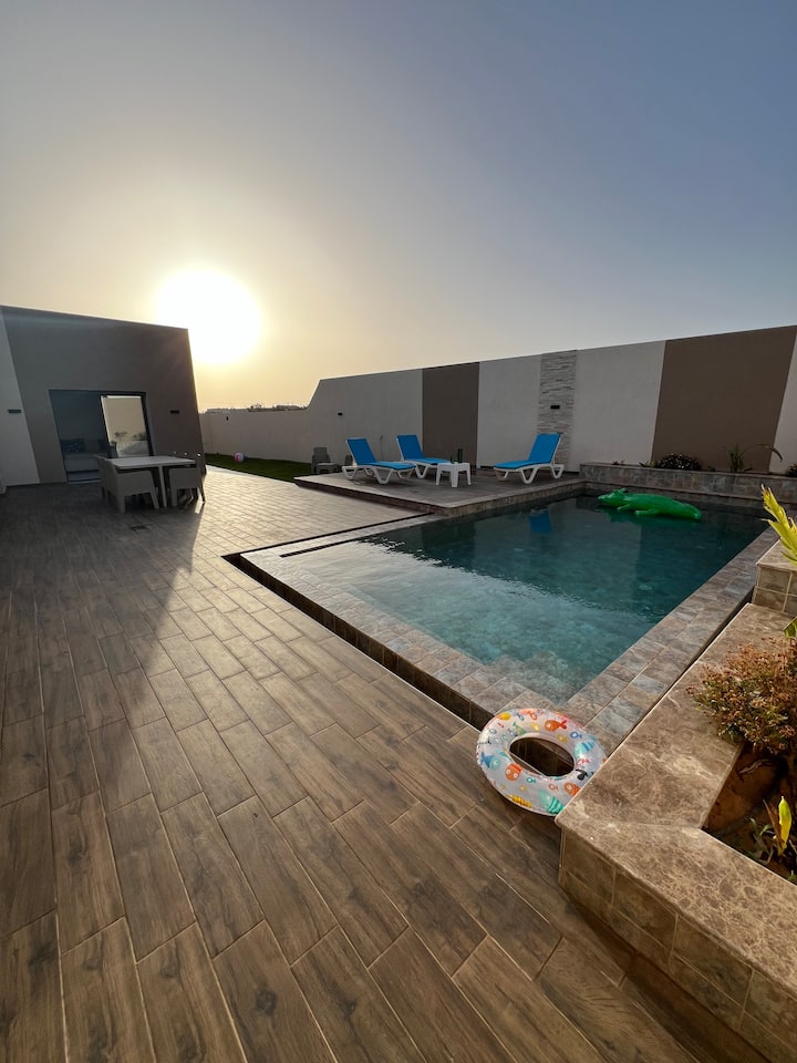 Villa Plein Pieds Avec Piscine à Débordement - Midoun