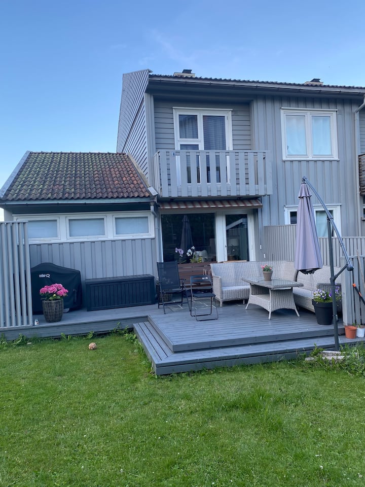 Familievennlig Rekkehus, Sentralt På Populære Lund - Kristiansand