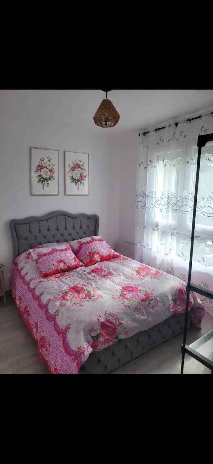 2 Suites Cosy - Métro à 5 Min - Parking Gratuit - Aubervilliers