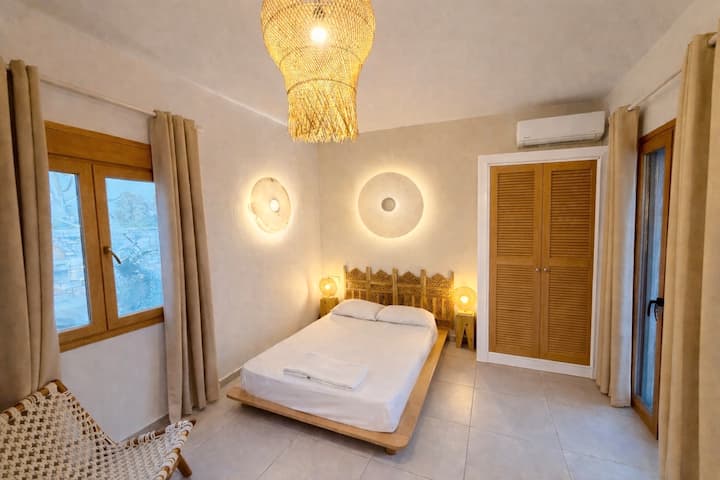 Harmony Suite (3-bedrooms) - Naxos