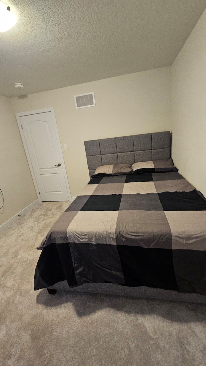 1 Cozy Room Available - Welland