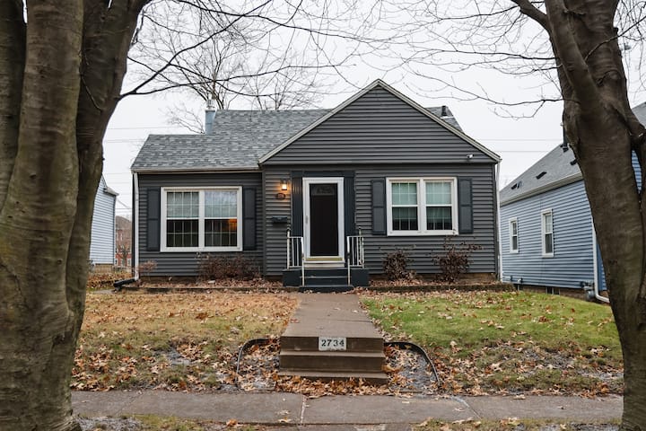 Comfy 2br, Fam And Dog Friendly - Davenport, IA