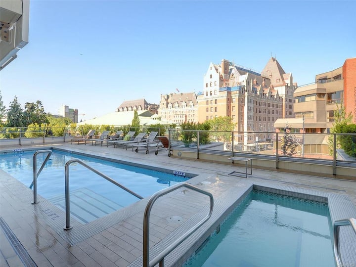 Luxury Downtown 2 Bdrm Condo With Pool! - 維多利亞