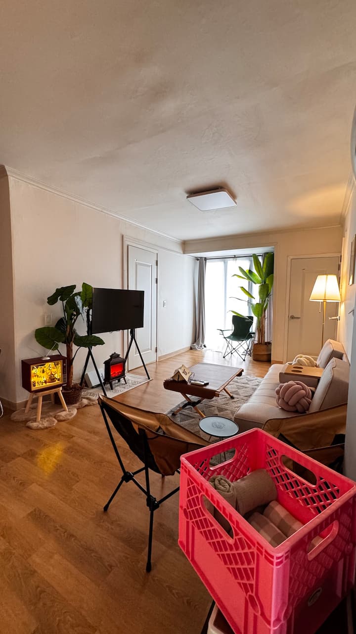 享有二層樓獨棟房屋的房源，Mangwon Station步行一分鐘。近望遠市場，走路可達合井，弘大。 - Seoul