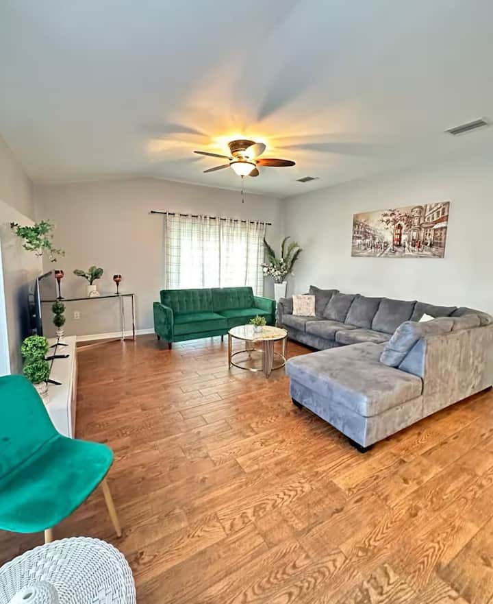 Fully Furnished Awesome Home - Zephyrhills, FL