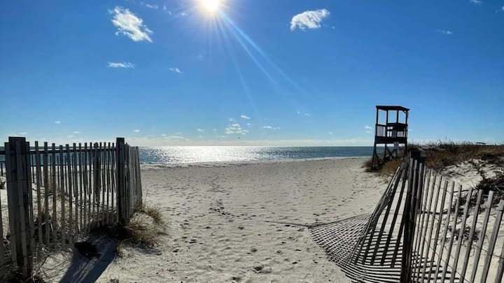 Cape Cod Coastal Cottage -Just 3 Min Walk To Beach - Cape Cod, MA
