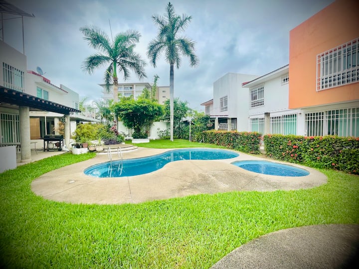 Gran Casa Con Alberca, Jacuzzi Y Buena Ubicación - Puerto Vallarta