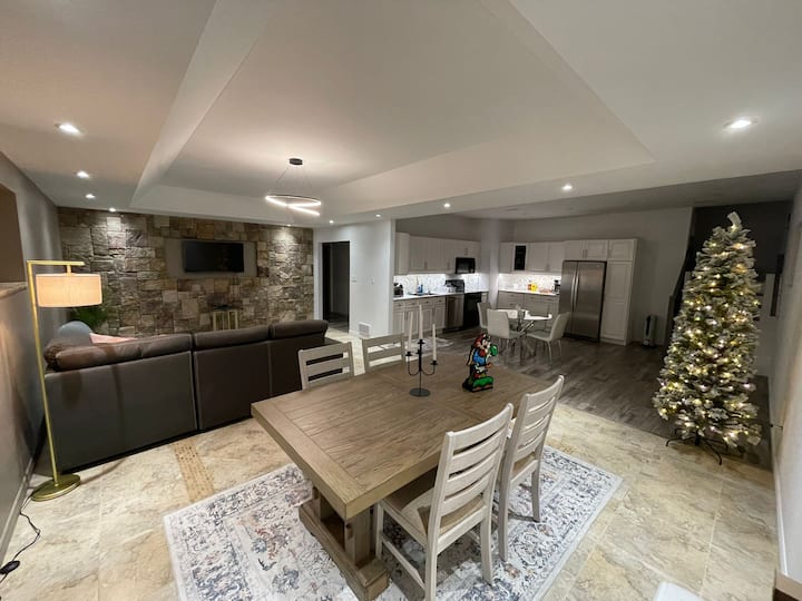 Modern Spacious 2 Bedroom - Windsor