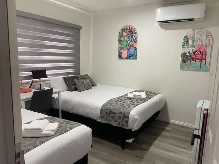 106 Brunswick East: Queen + Single Sleeps 3 - 멜버른