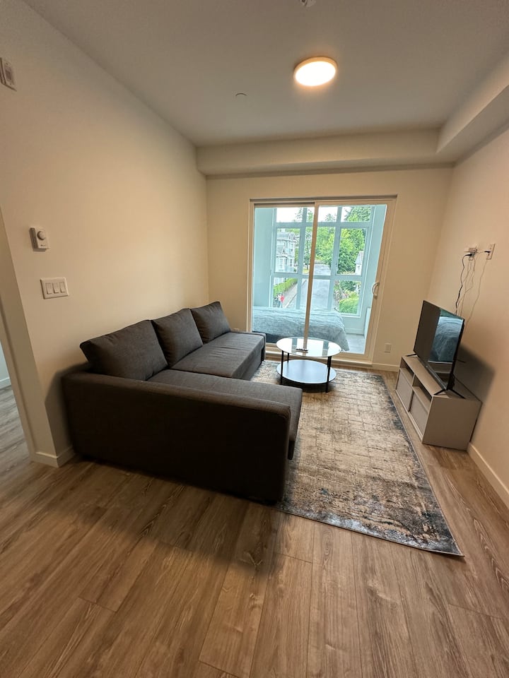 New Condo Minutes From Transit L Sleeps 5 L Gym - Surrey, BC