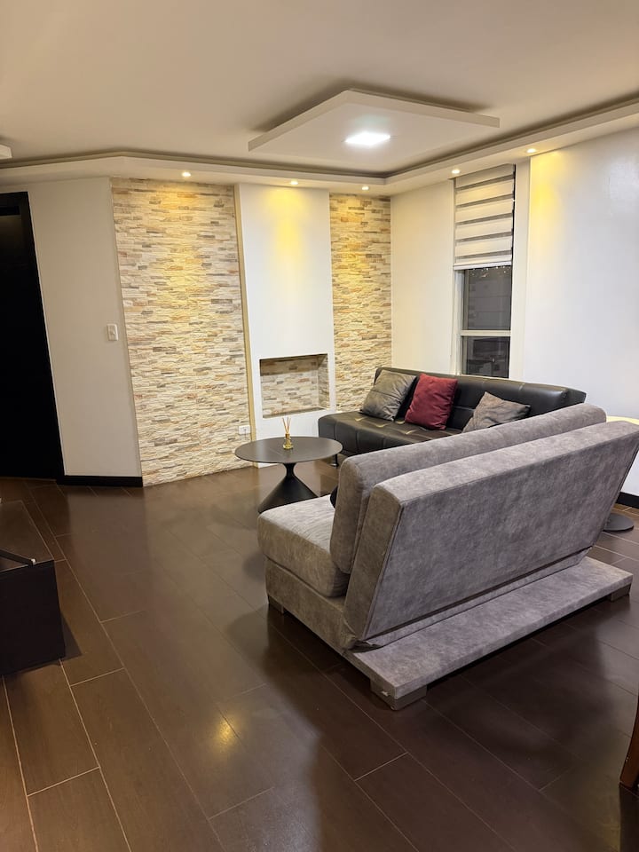 Modern Apartment Nice View 9th Floor Near Metro - Quito