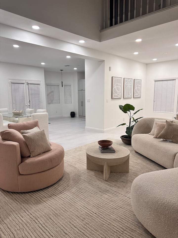 A Modern And Peaceful Oasis. - Rancho Cucamonga, CA