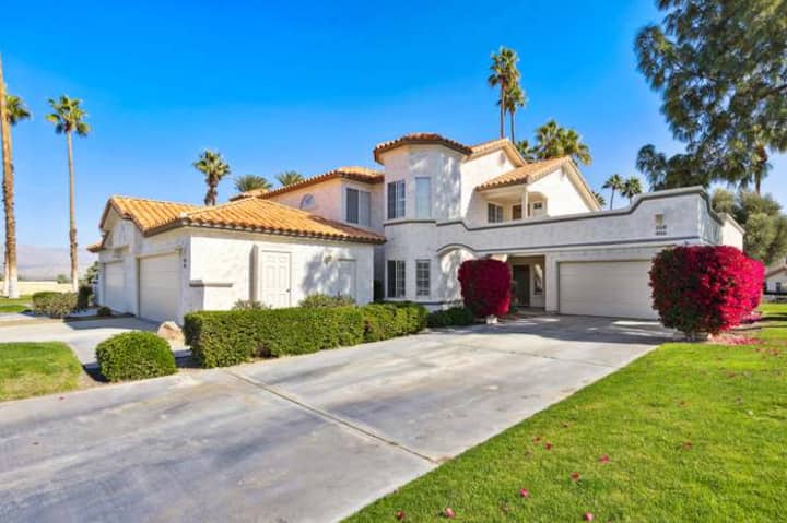 Modern Country Club Living - Palm Desert, CA