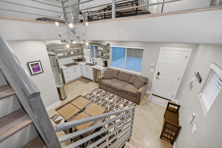 Midtown Charm: Loft & Private Parking—perfect Spot - Sacramento