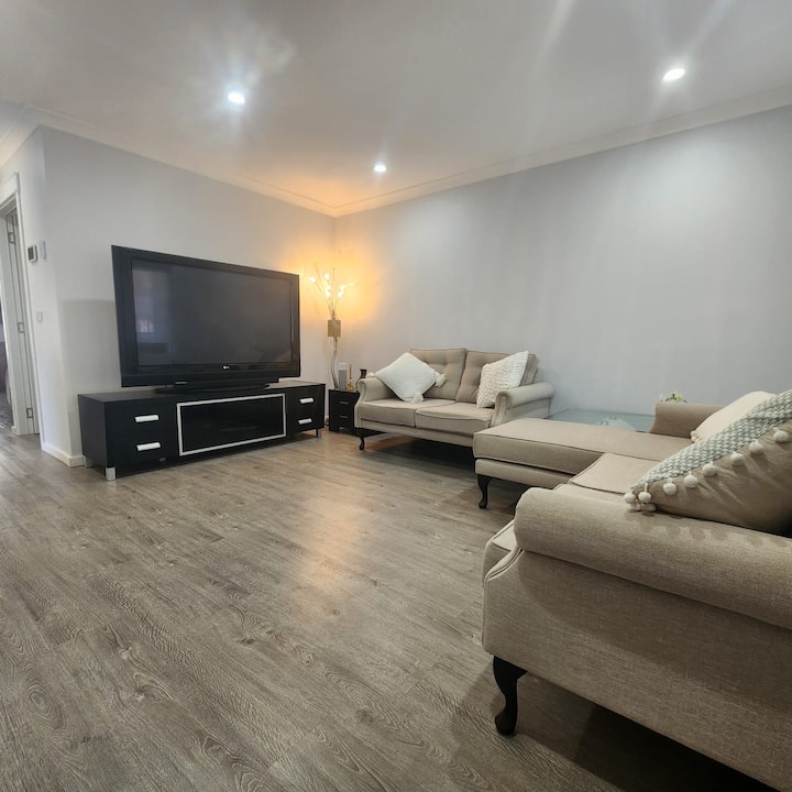 New 4 Bedroom Home Bendigo | Cia Homestay - Bendigo