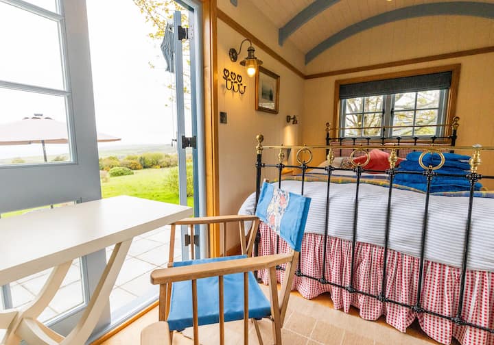 Shepherd’s Hut With Sea Views, Near Coast Path - Cardigan