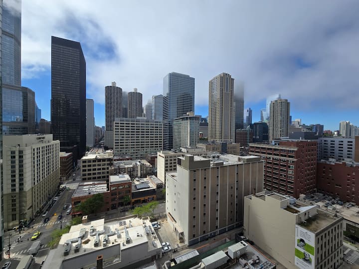 By Chicago River / Mag Mile / Summer Pool / Gym - Chicago Loop - Chicago