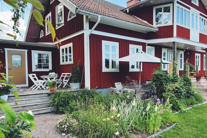 Rymlig Villa I Lantlig Idyll - Tidaholm