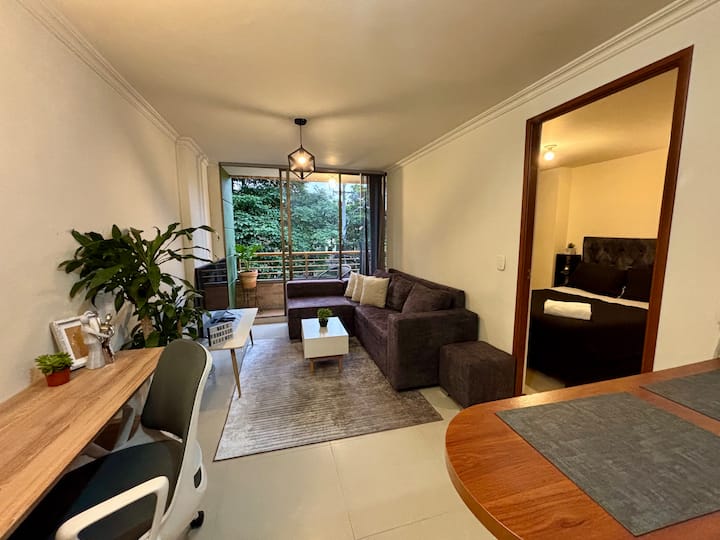 Cozy & Peaceful / Balcony / Laureles - Medellín, Colombia