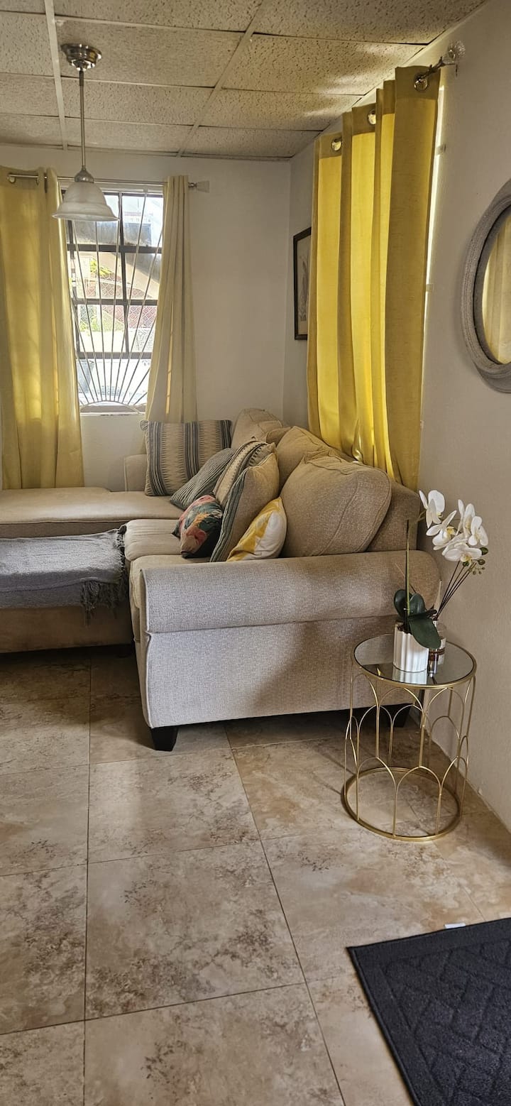 Cute & Cozy Near Beach - Barbados