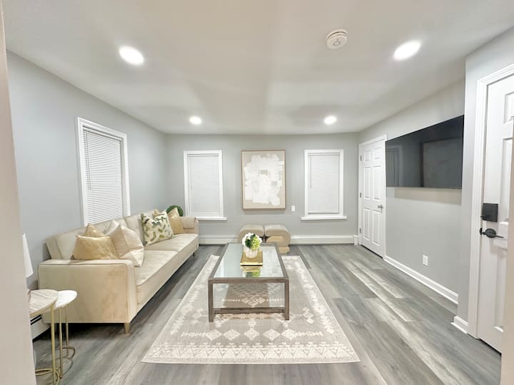 Gorgeous 4bedroom Brand New Oasis W/ Free Parking - Hudson, MA