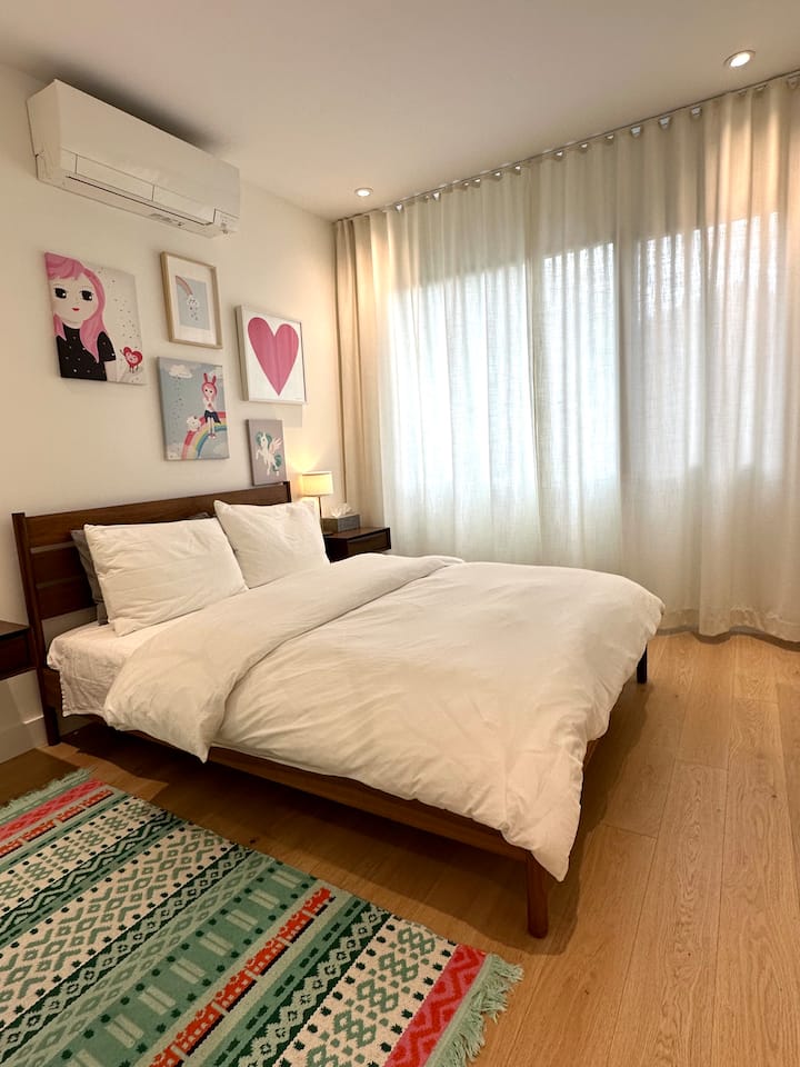 Peaceful Room In Victorian House With Hot Tub - Toronto