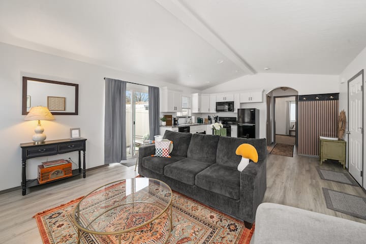 Cozy Guest House- Private Driveway And Entry - Spokane Valley, WA